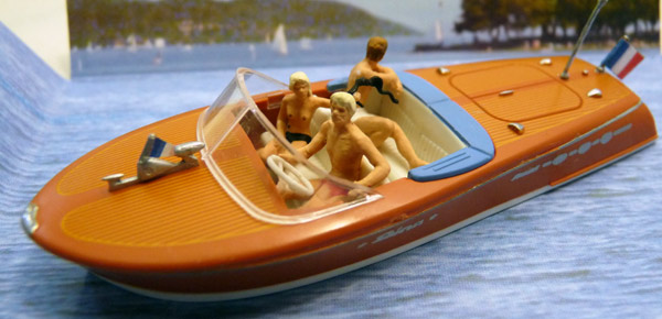 Preiser Motorboat Riva Ariston with crew "version 2", #10689 | P012185